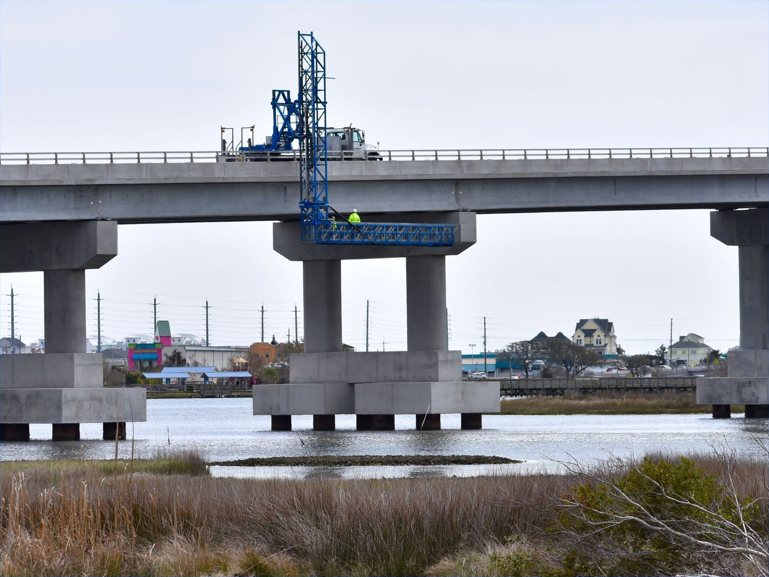 Under Bridge Inspection and Repair Equipment Platforms - Eastern ...